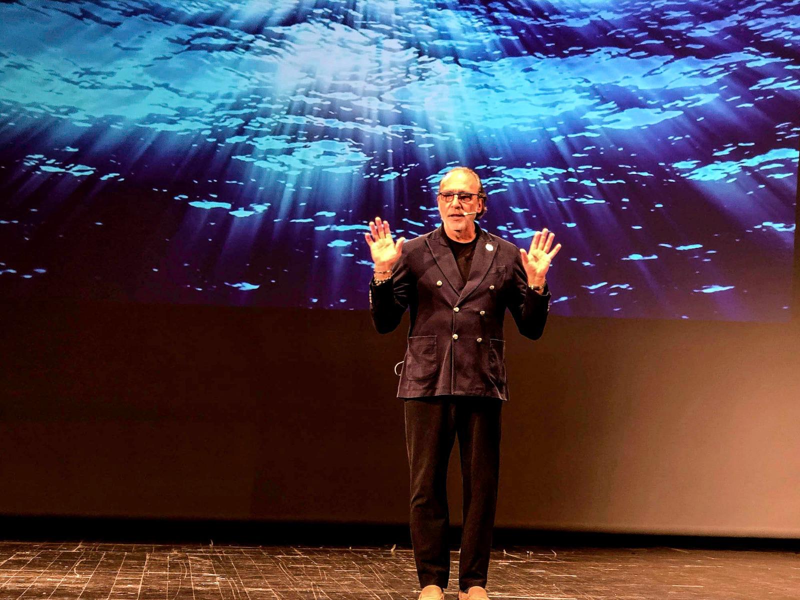 Barcellona, UNA VOCE DAI MILLE VOLTI: Luca Ward in “Il talento di ...